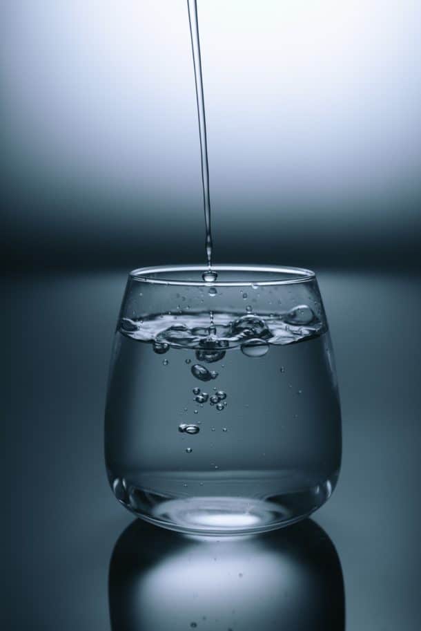 Does Drinking Water While Eating Reduce Digestion?